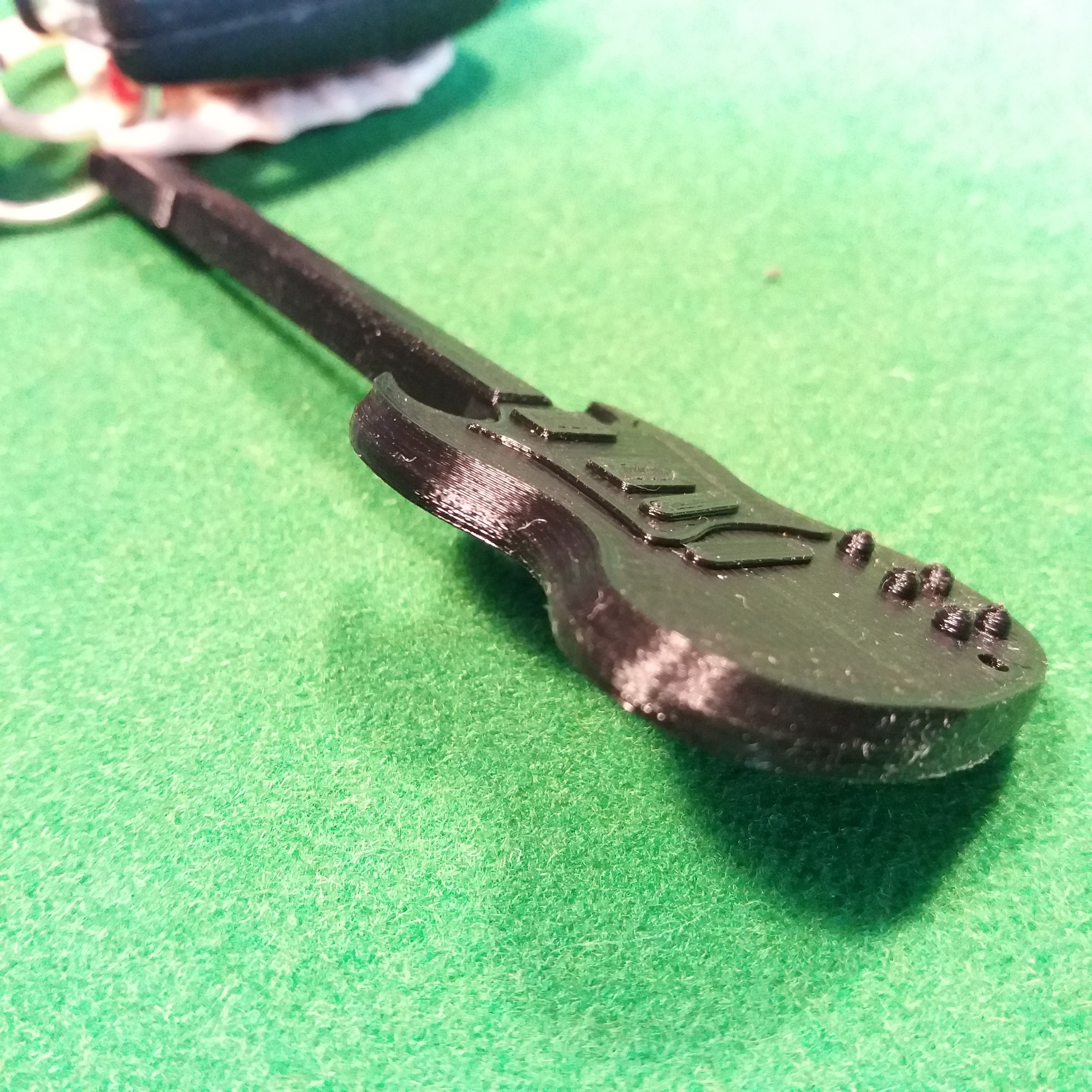 Free STL file Gibson SG standard ebony guitar keychain 🎸 ・3D printable ...