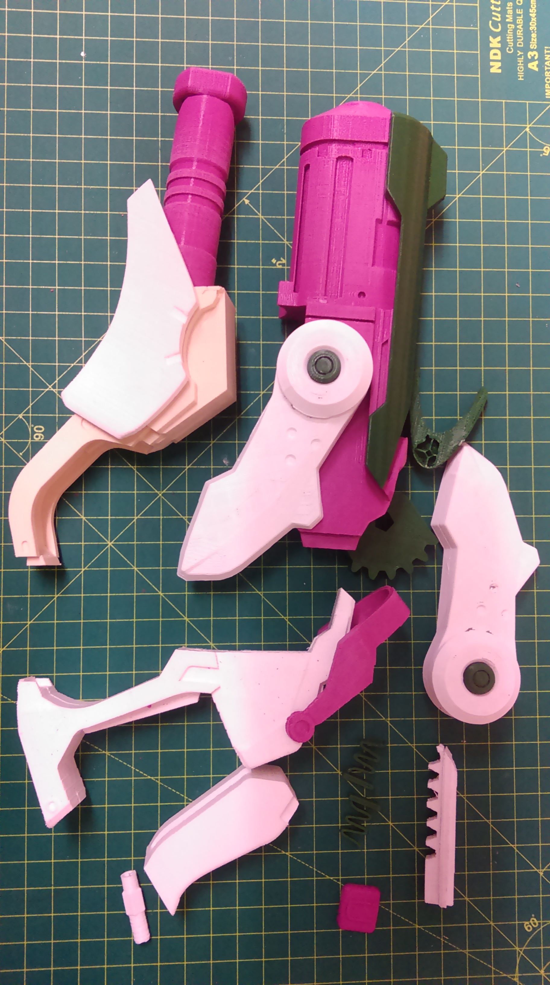 STL file Overwatch Mercy Gun snap assembly with moving parts 🔫 ・3D ...