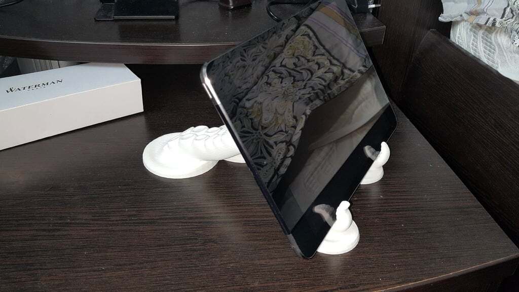 3D printable Octopus Tablet Stand Version Two・Cults