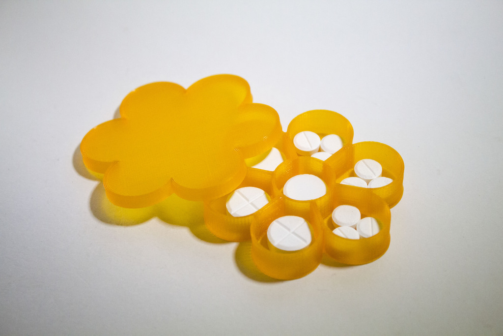 Free 3D file Flower Pill Box (7 compartments) 💐 ・3D printable model to ...