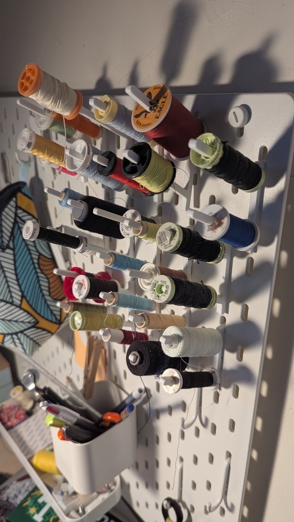 Fichier 3D gratuit Support bobines pour panneau perforé IKEA SKADIS / Coil holder for IKEA ...