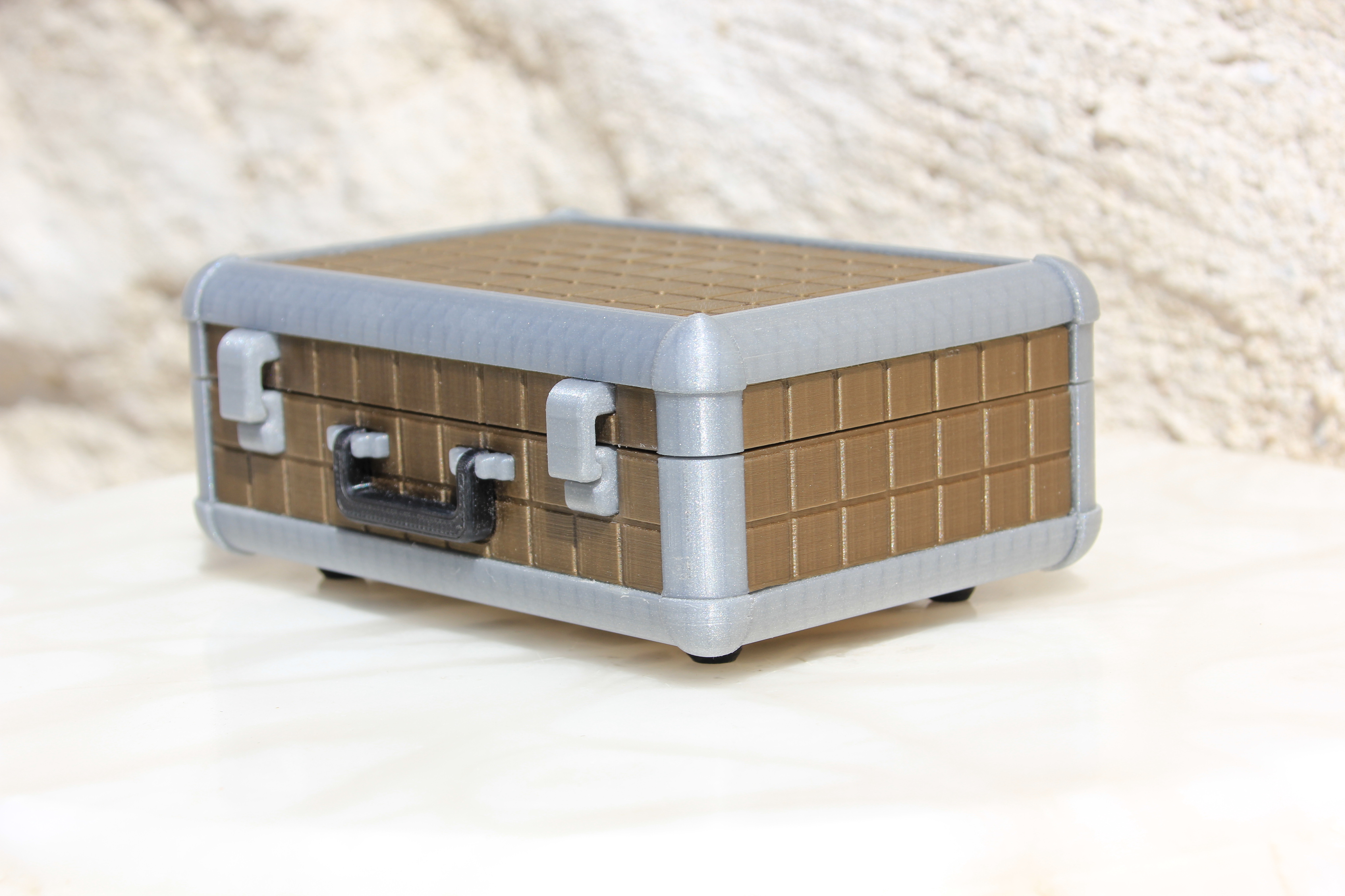 STL file SD CARD CASE (x32) 🧳 ・Model to download and 3D print・Cults