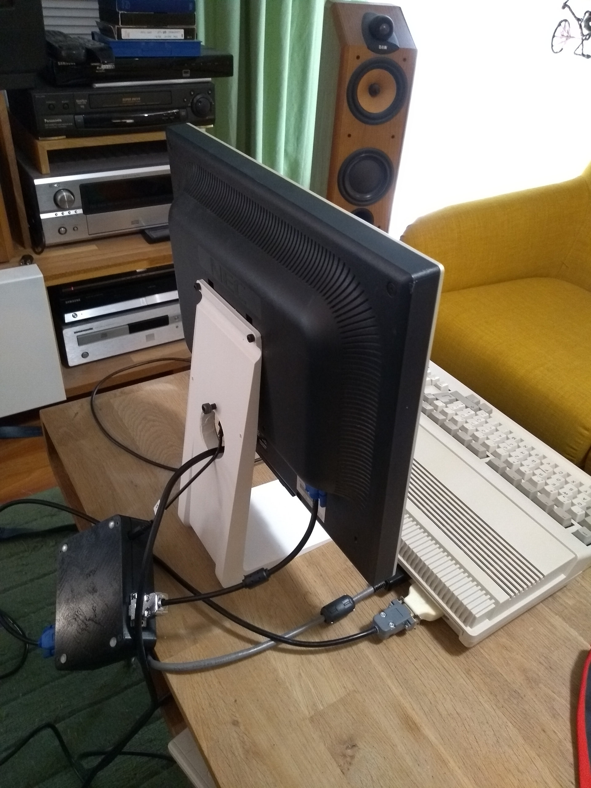STL file Simple LCD monitor stand for VESA 75 mm and 100 mm 💯 ・3D ...
