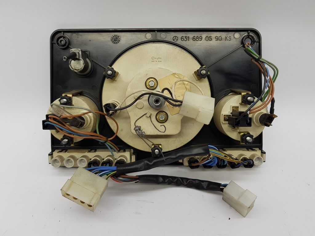 STL file Mercedes MB 100 dashboard 🚗 ・3D printer design to download・Cults