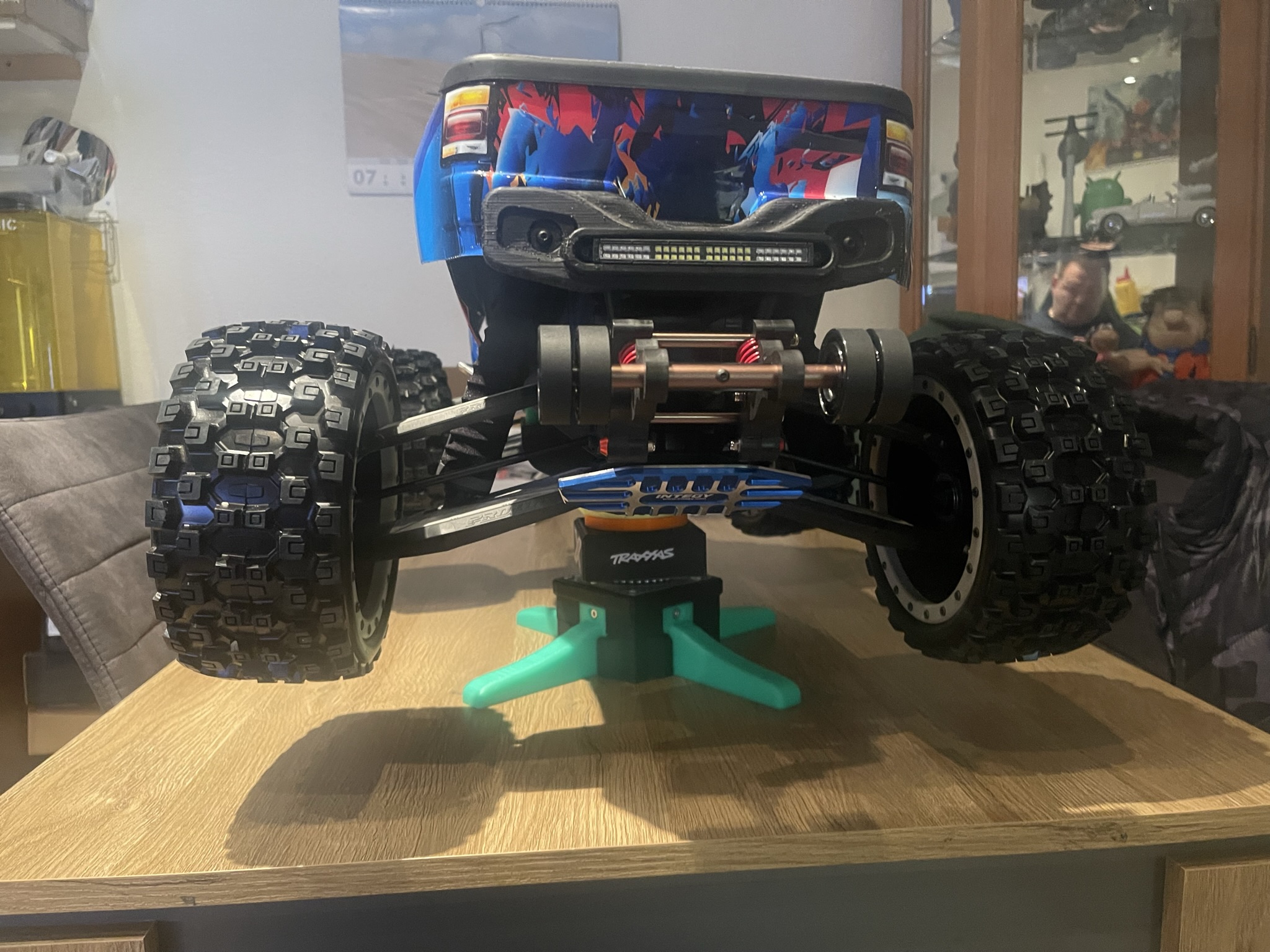 3D printer TRAXXAS XMAXX WORK STAND • made with FLSUN SR・Cults