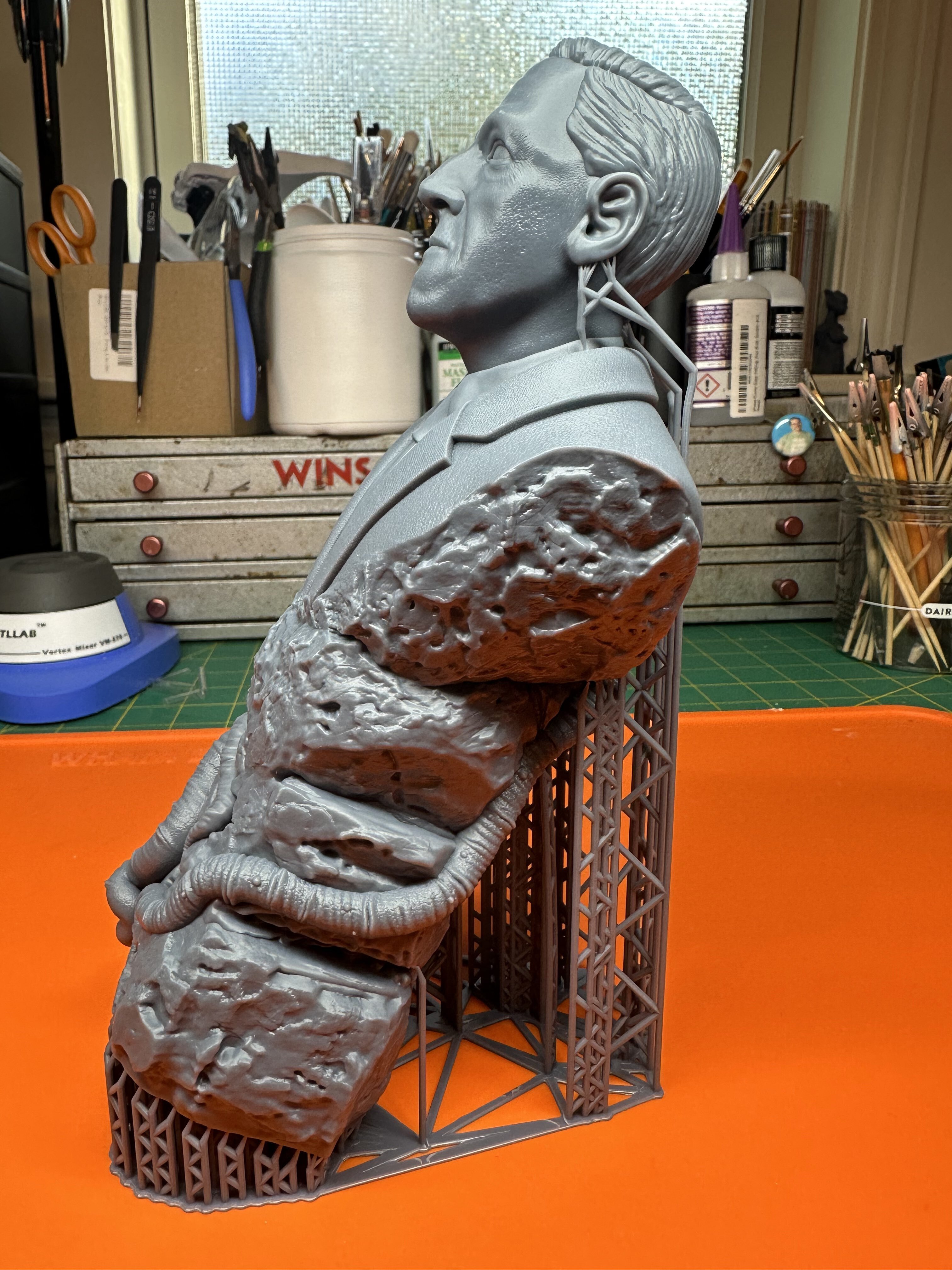 👤 Busto de H.P. Lovecraft (preapoyado)・Archivo 3D para Impresión 3D・Cults