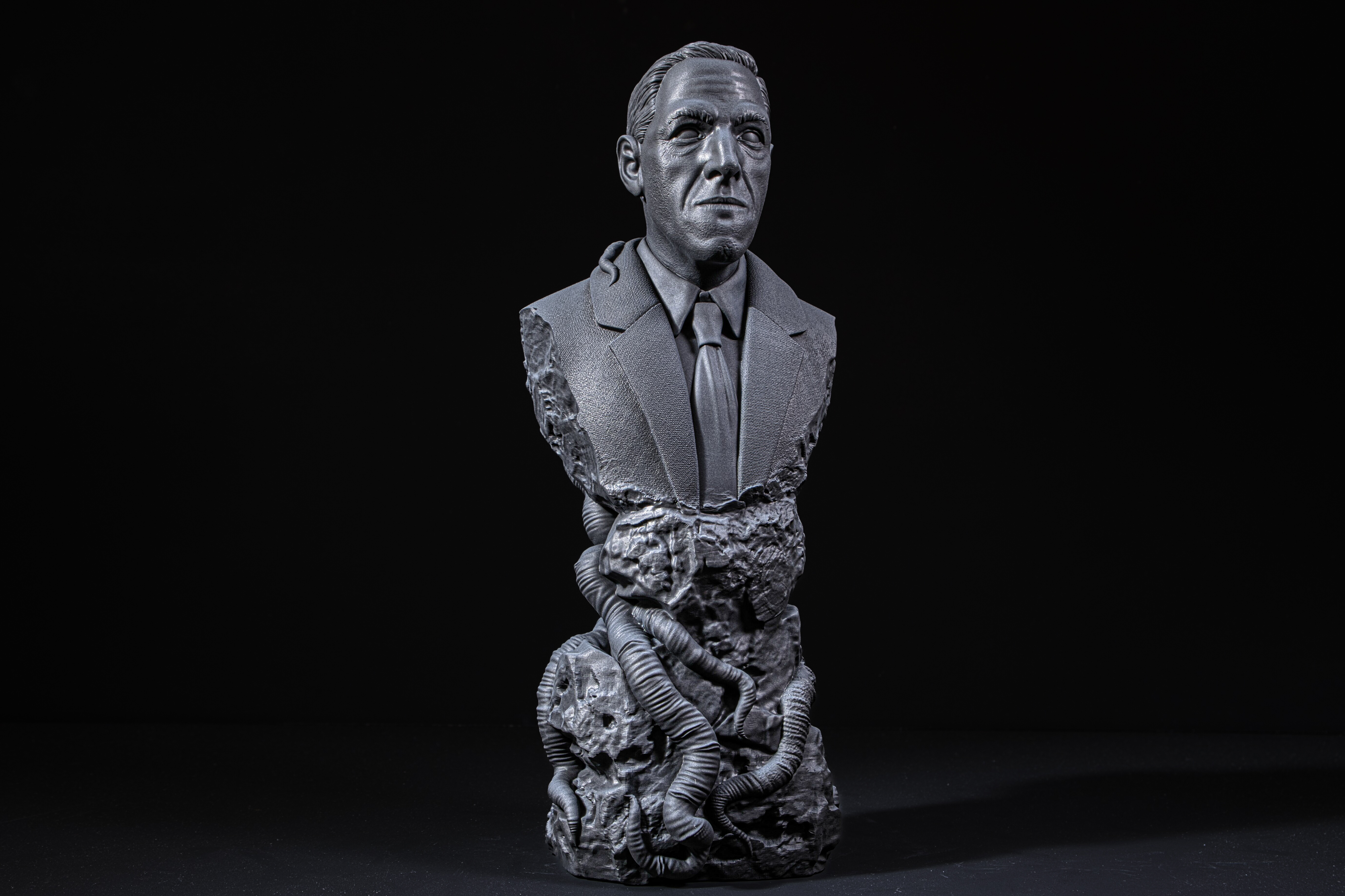 👤 Busto de H.P. Lovecraft (preapoyado)・Archivo 3D para Impresión 3D・Cults