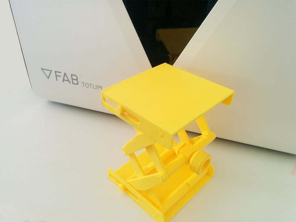 3D printable Platform Jack [Fully Assembled, No Supports]・Cults