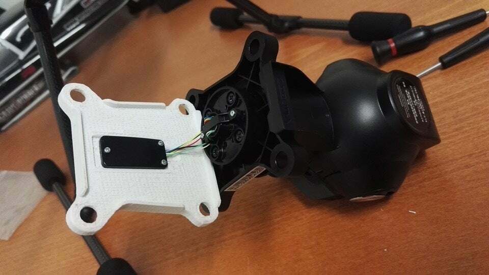 Free STL file Yuneec CGO3+ mount 👽・Model to download and 3D print・Cults