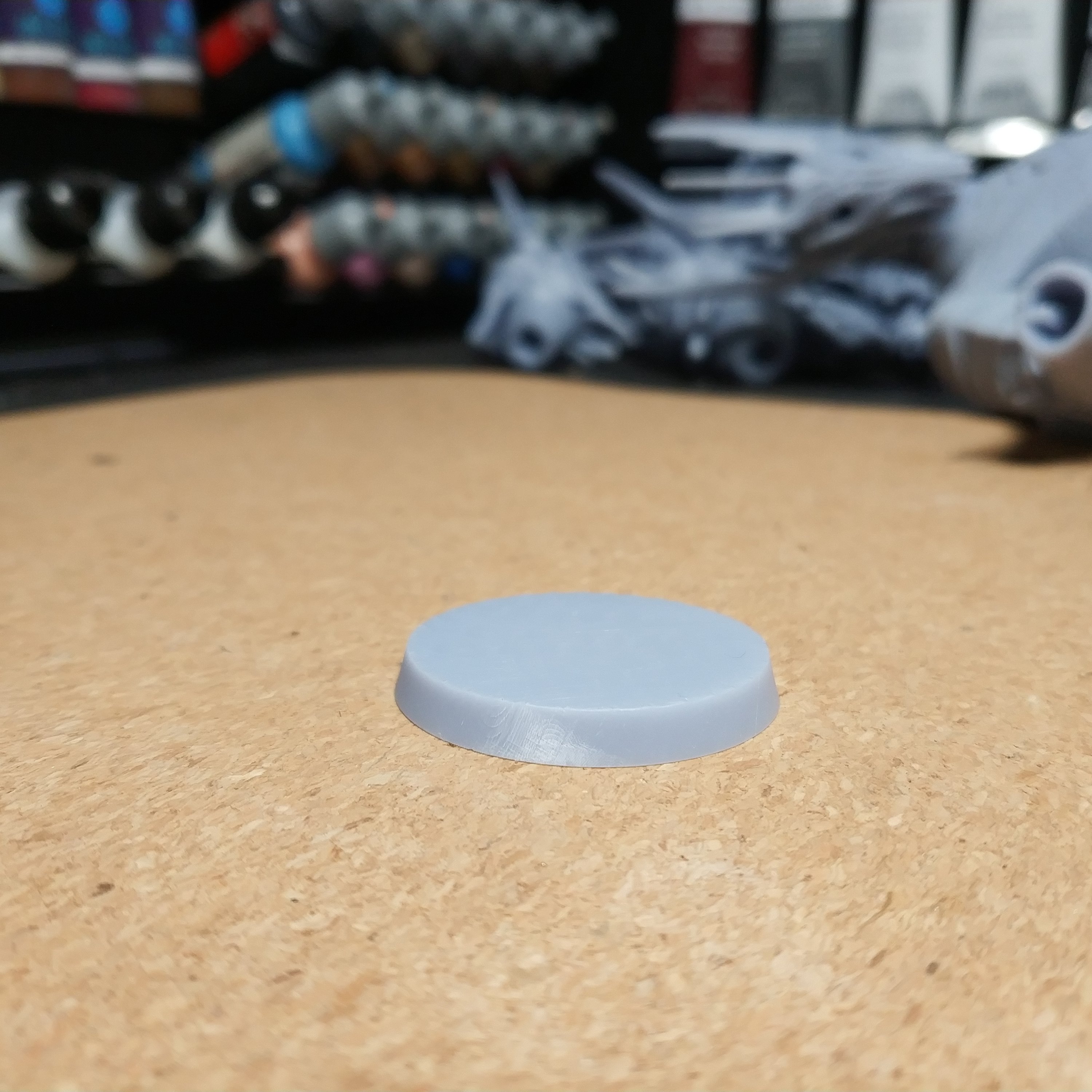 STL file Miniature bases, 25mm, 32mm (pre-supported) ⚔ ・Model to ...