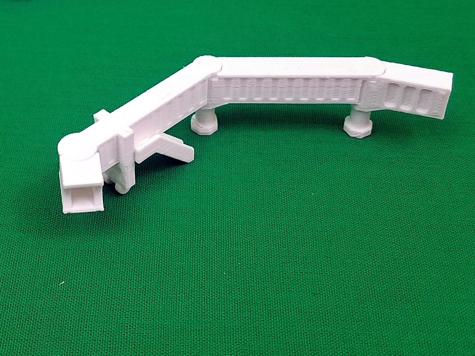 免费 STL 文件 Jet Bridge 1:400 Scale 🌉 ・可下载 3D 打印设计・Cults