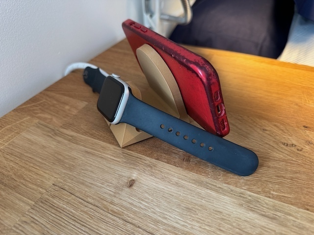 🍎 Apple alarm clock iPhone and watch charger・Free 3D File for ・Cults