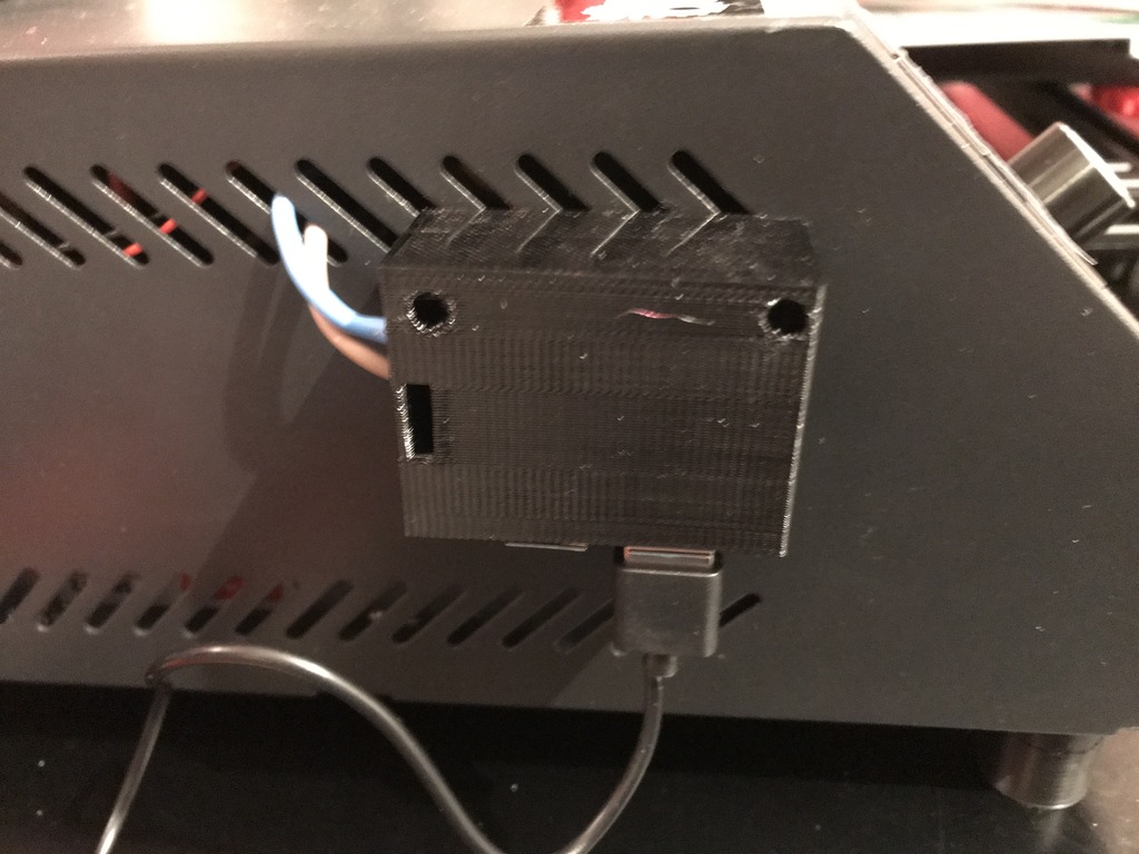 Free 3D file Box for 4 USB 12V to 5V 📦 ・3D printing model to download・Cults