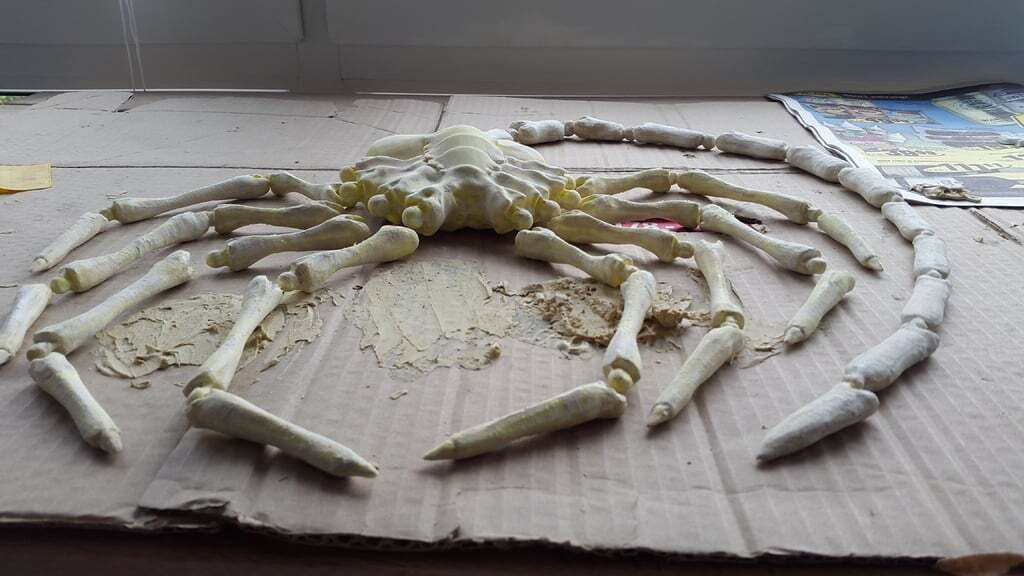 3D printing Agisis Ultimate Alien Face Hugger (40in x 23in - LIFE SIZE ...