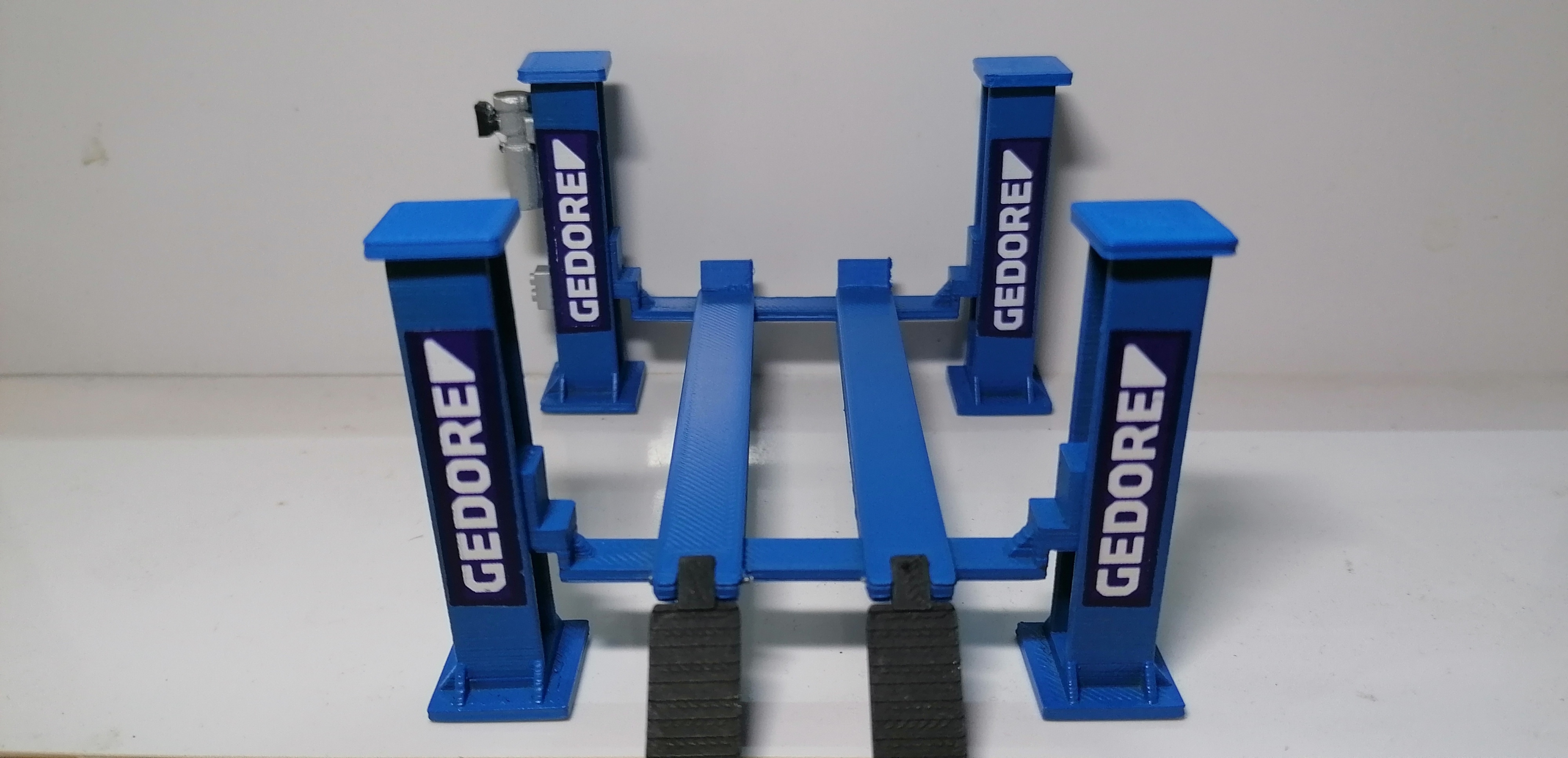 🚗 4 post car lift 1:64 scale・ STL File for ・Cults