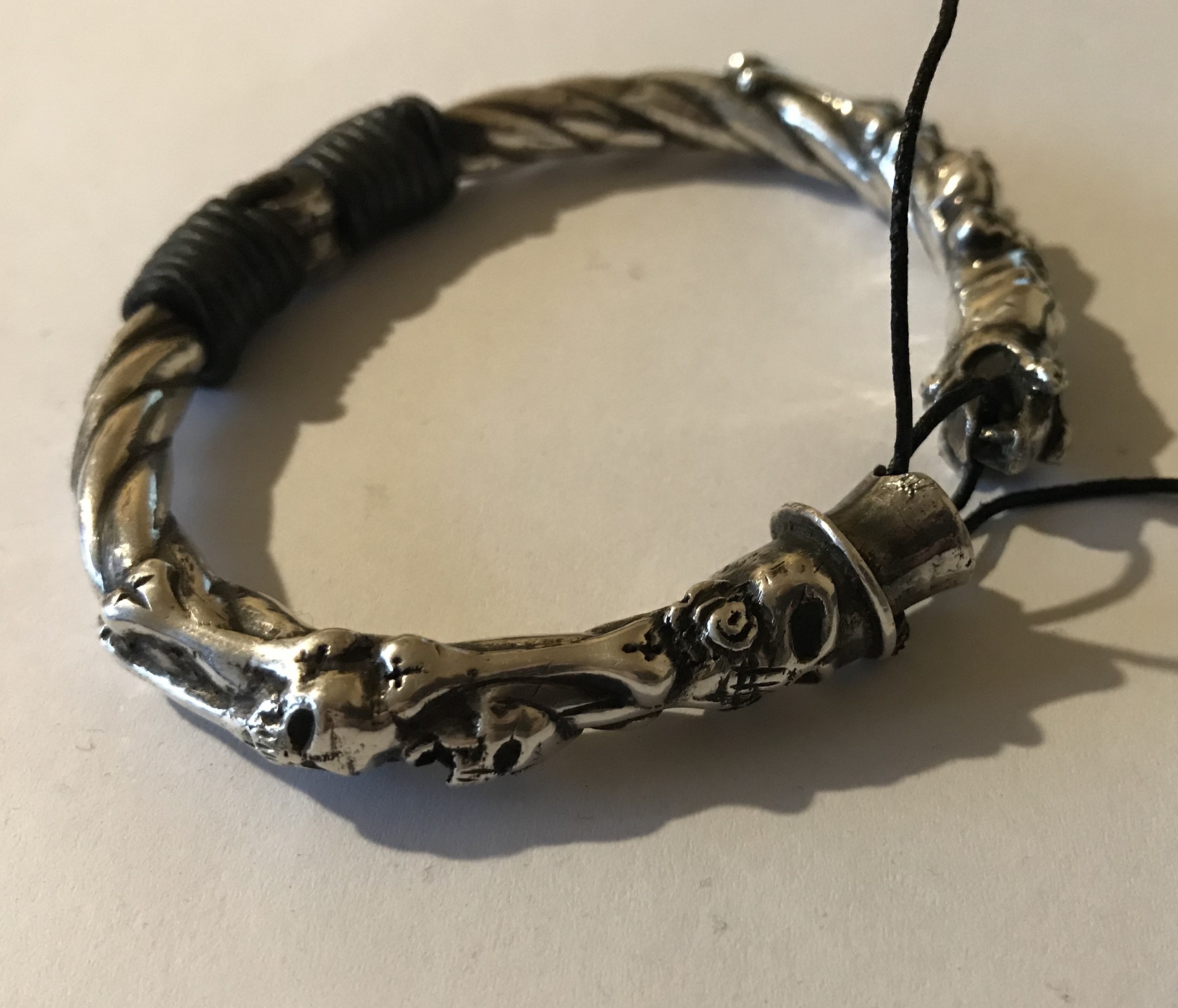 Free STL file skull bracelet 💀・Design to download and 3D print・Cults