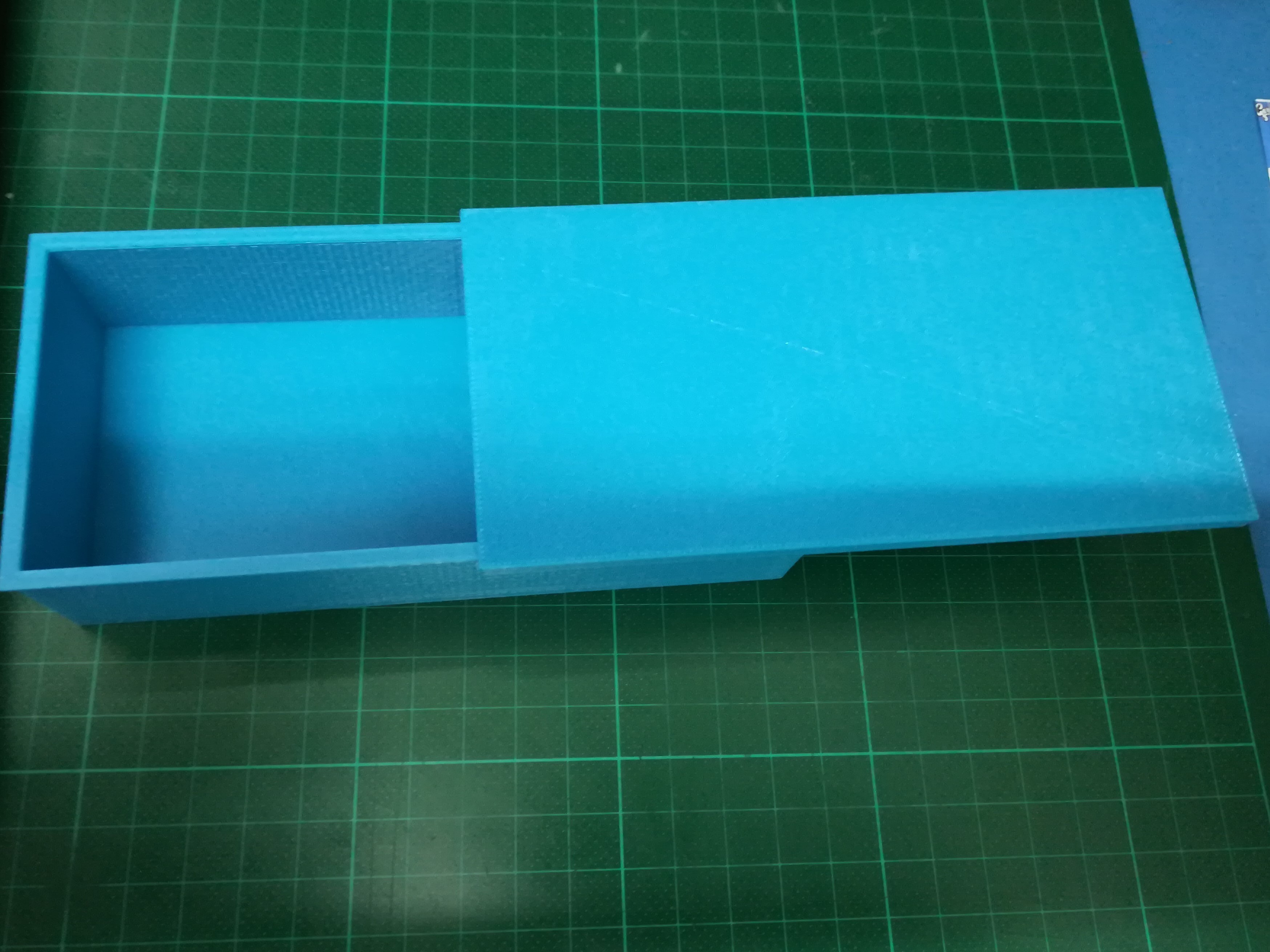 Fichier STL gratuit Boite avec couvercle coulissant 📦 ・Modèle pour imprimante 3D à télécharger・Cults