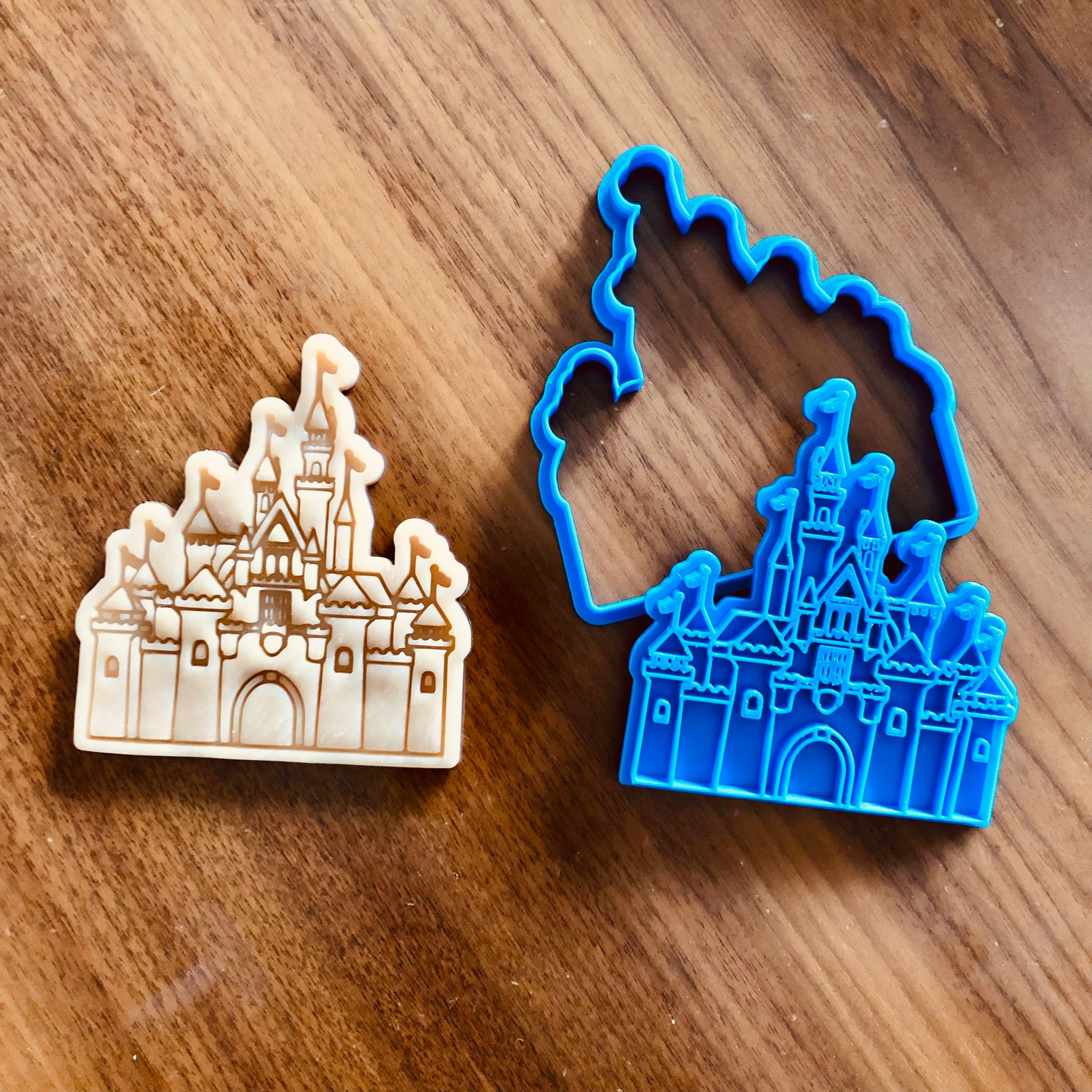 Archivo STL Cortador de galletas del castillo de Disney (sólo para uso ...