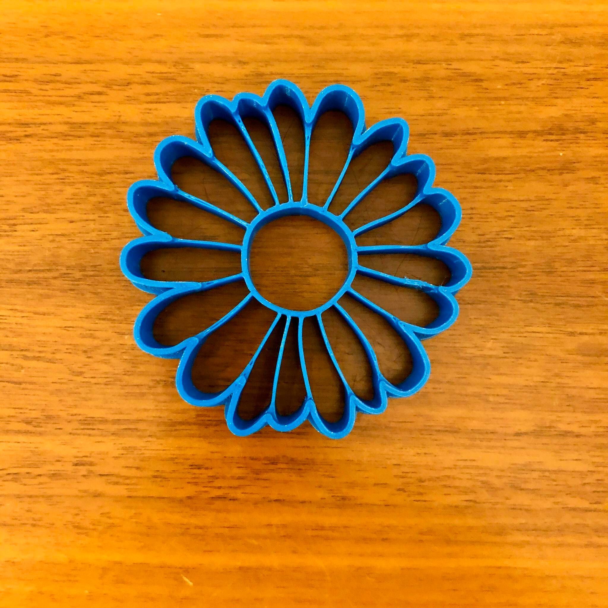 STL file Daisy Flower Cookie Cutter 💐・3D printing design to download・Cults