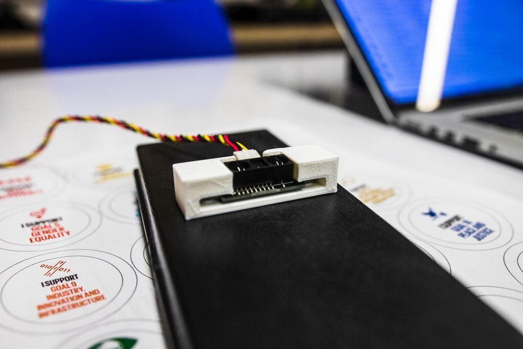 Free STL file Distance Sensor Mount for Hummingbird Robotics 🧞‍♂️ ・3D ...