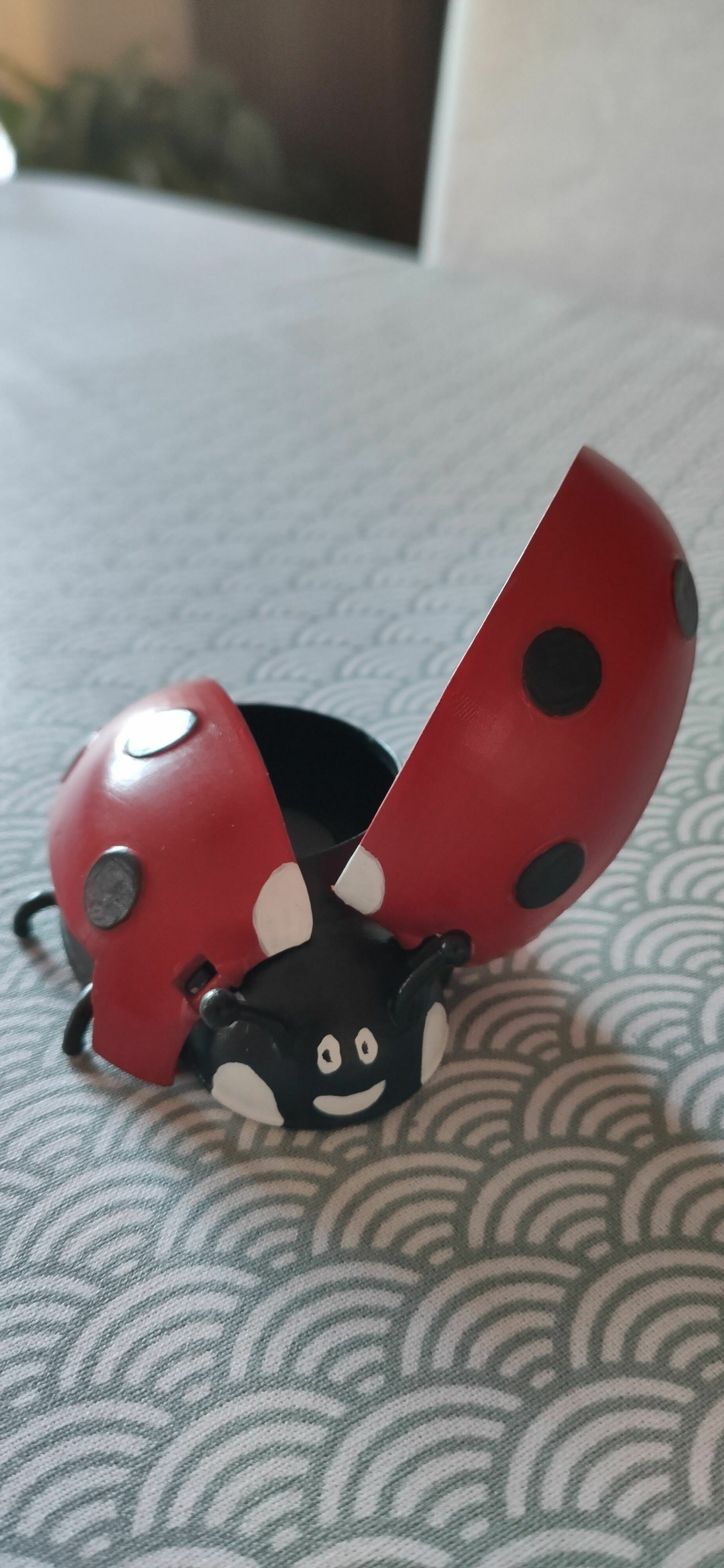 3D printed Ladybug Box _ Ladybug Box • made with Elegoo Saturn・Cults
