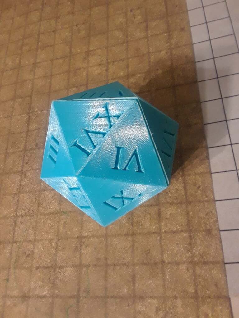 3D printed 1d20 of Holding・Cults