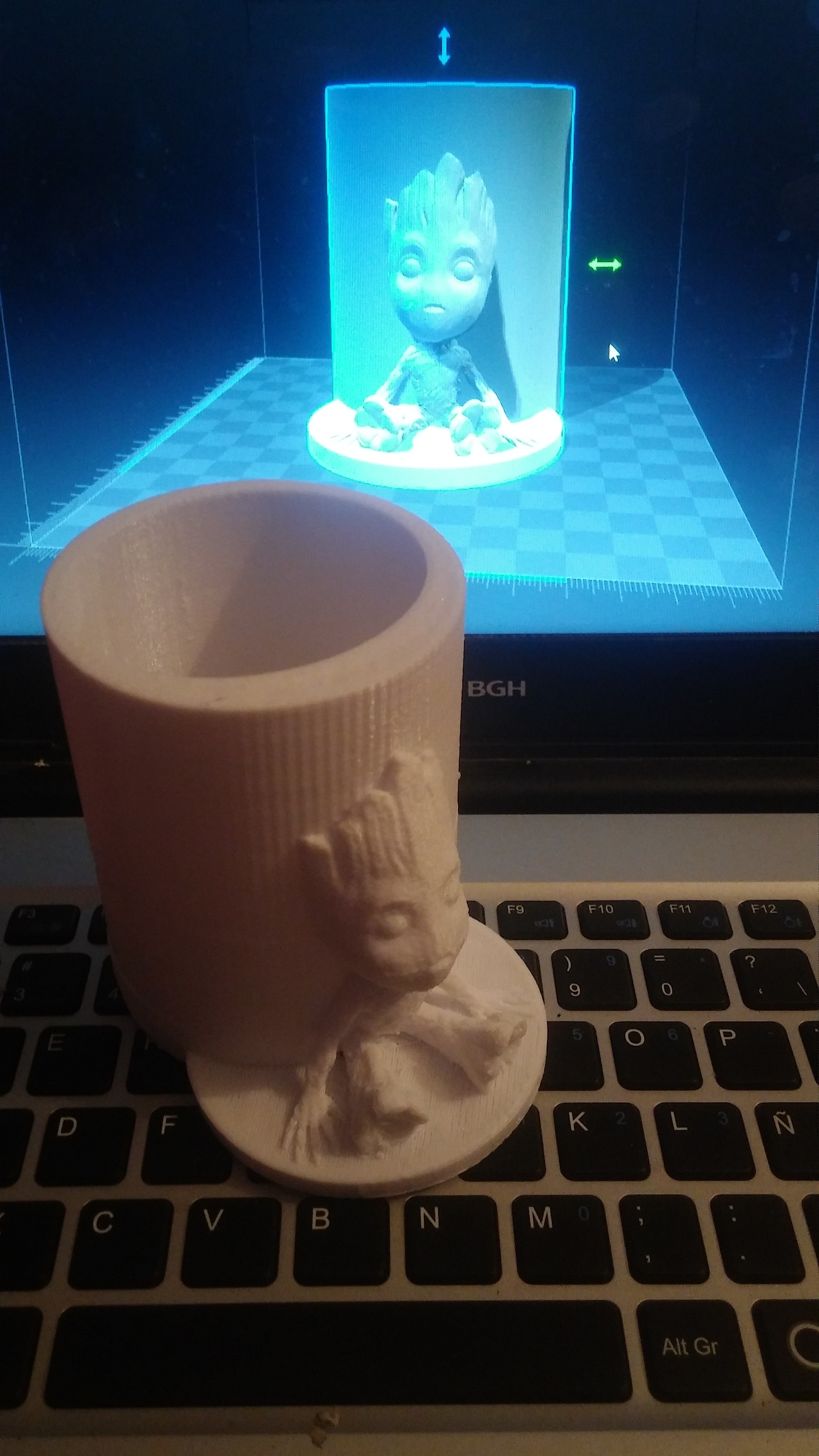 3D file Baby Groot with class holder accessories pencil holder 👶・3D ...