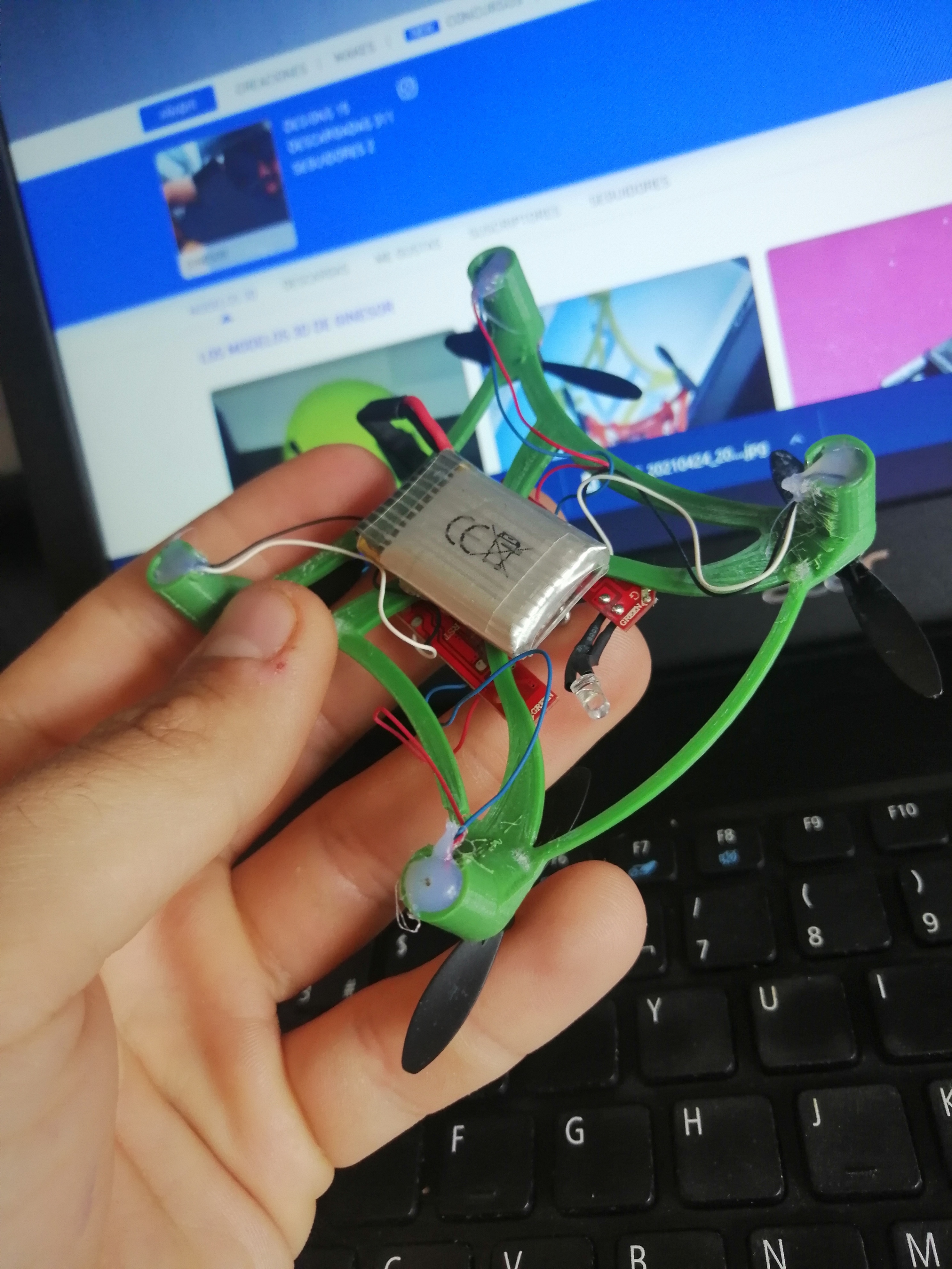 🪰 Mini Drone V2・Free STL File for ・Cults