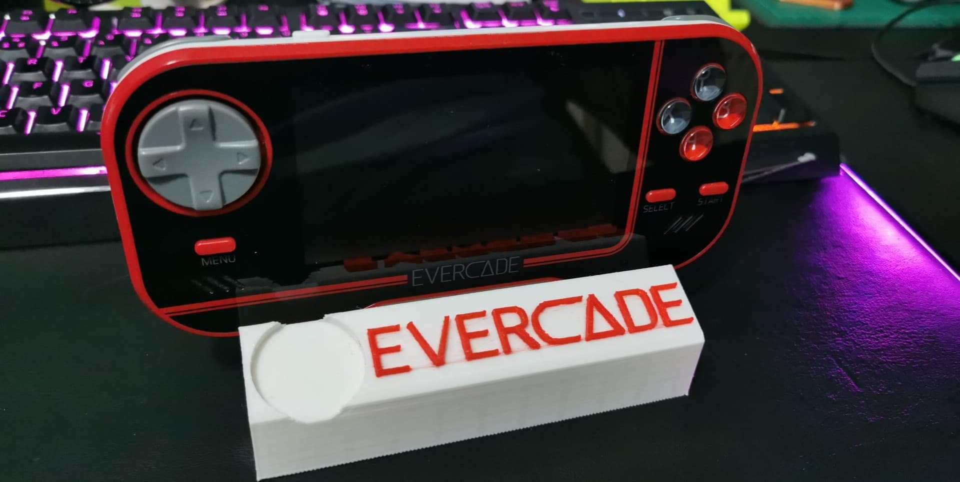Archivo 3D Stand Evercade - Grande / complejo 🕹️ ・Modelo para descargar ...