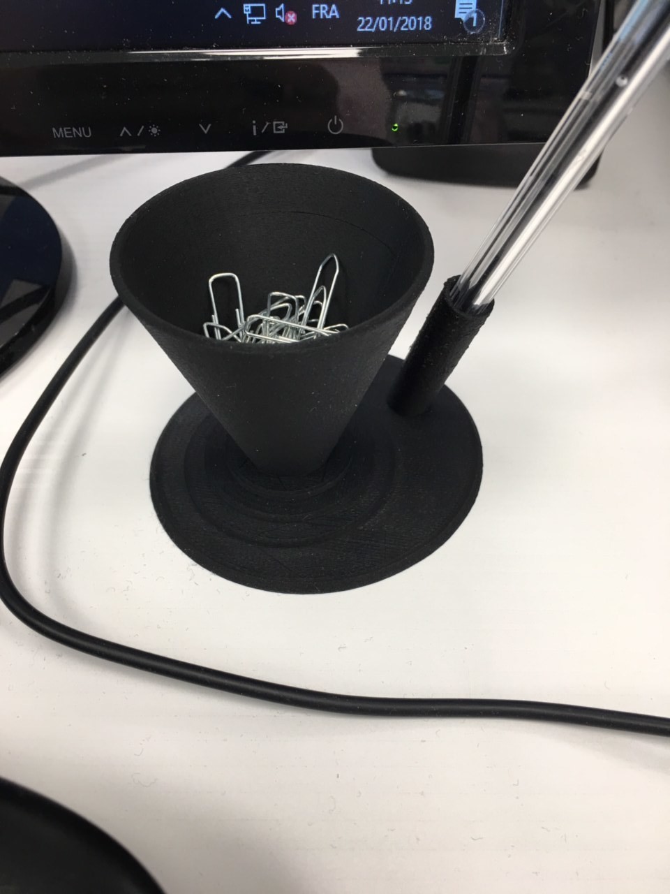 STL file Paperclip Pen Case / Holder for Desk 📎・3D print design to ...