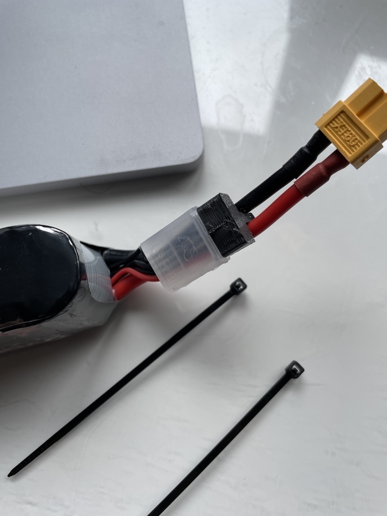 Free 3D file LiPo Balance plug holder and cap - 2s, 3s, 4s, 5s, 6s ⚖️ ...