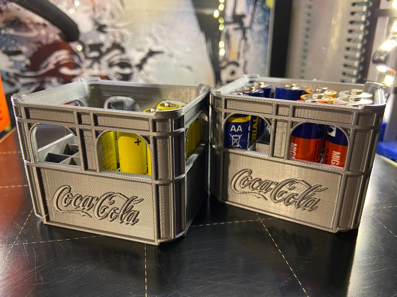 3D printed Battery Beer Crate Stackable Remix + Logo + clip-on lid・Cults