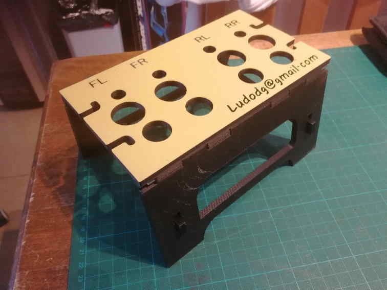 🚗 RC Car stand foldable・Free 3D File for ・Cults