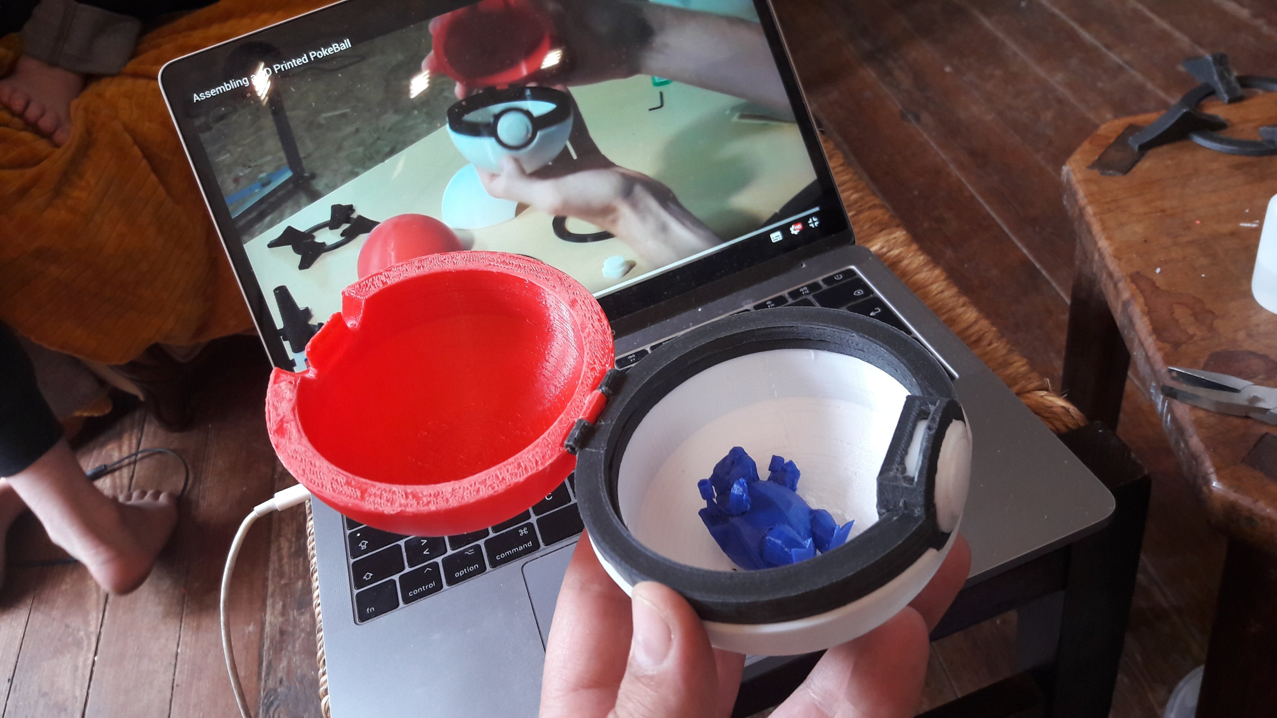 3d Print Pokeball With Button Release Lid・cults