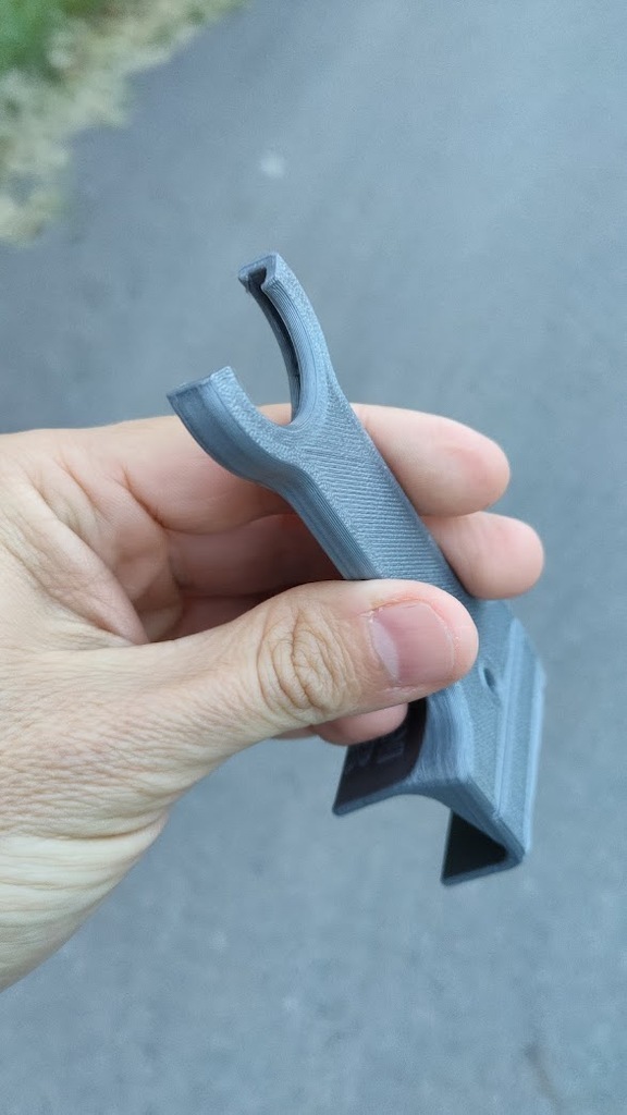 Free STL file Guide graisseur de chaine / Chain Oiler 🏍️ ・Design to ...