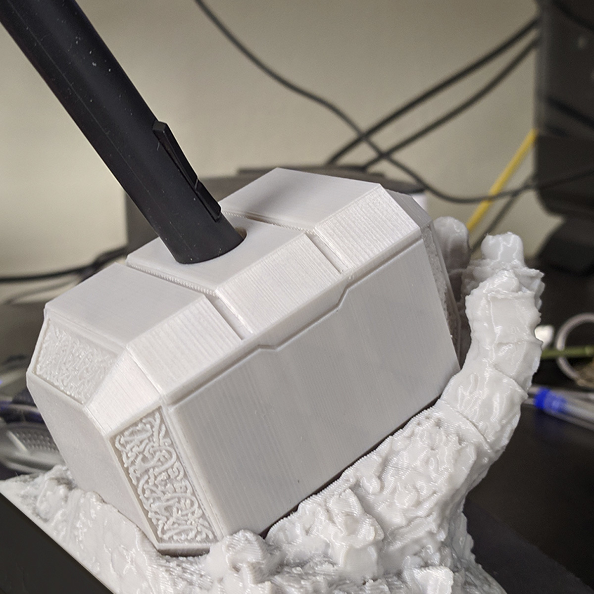 🖊️ Pen Holder Mjolnir (Wacom Huion)・ STL File for ・Cults
