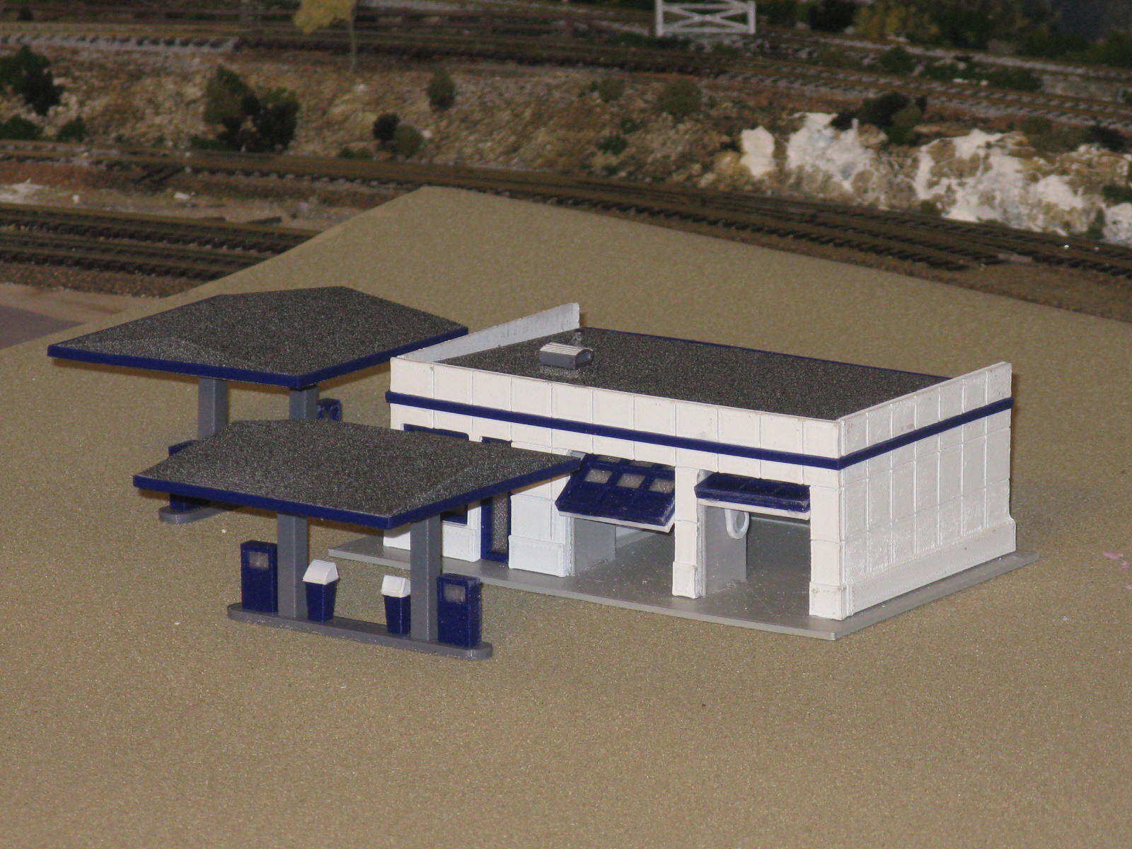 🚉 HO Scale Service Station with Opening Doors・Free STL File for ・Cults