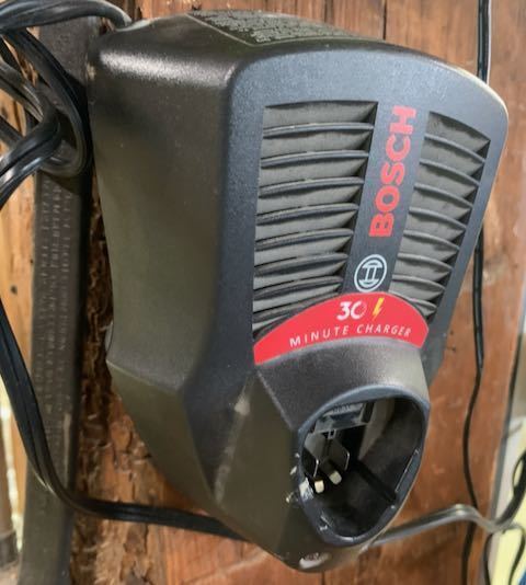 🔧 Bosch 12V BC430 Charger Wall Mount Adapter・Free STL File for ・Cults