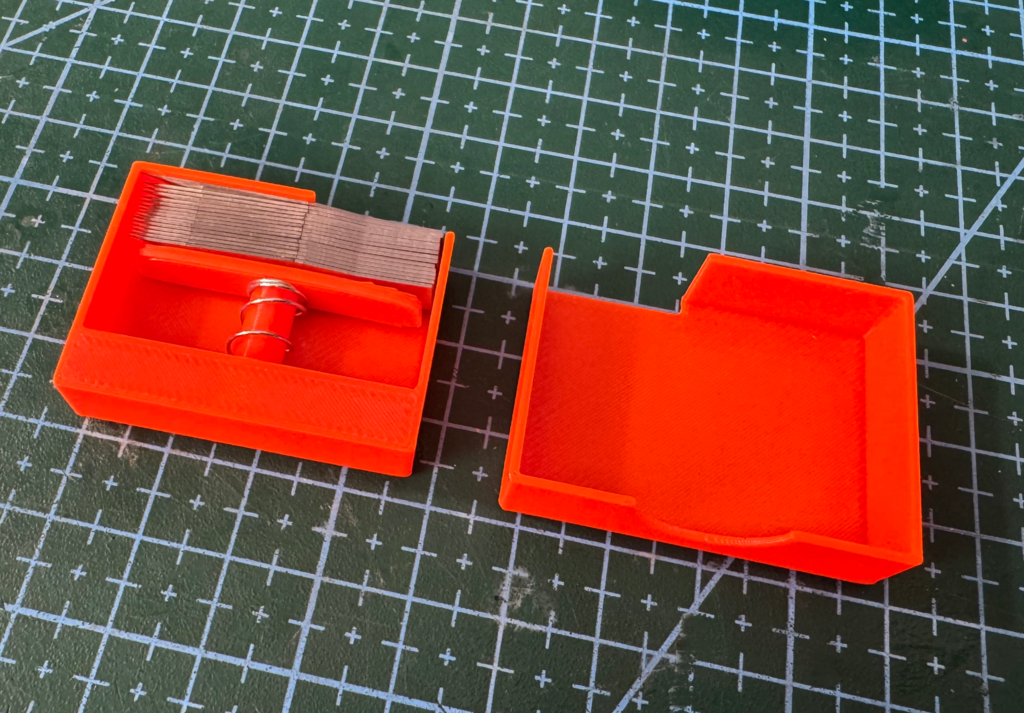 Free 3D file 11 Blade Dispenser 📦 ・Model to download and 3D print・Cults