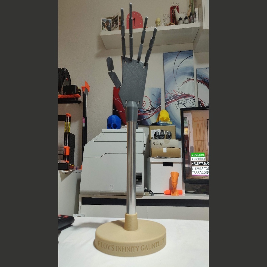 Articulated hand display stand for glove prop・Free 3D File for ・Cults