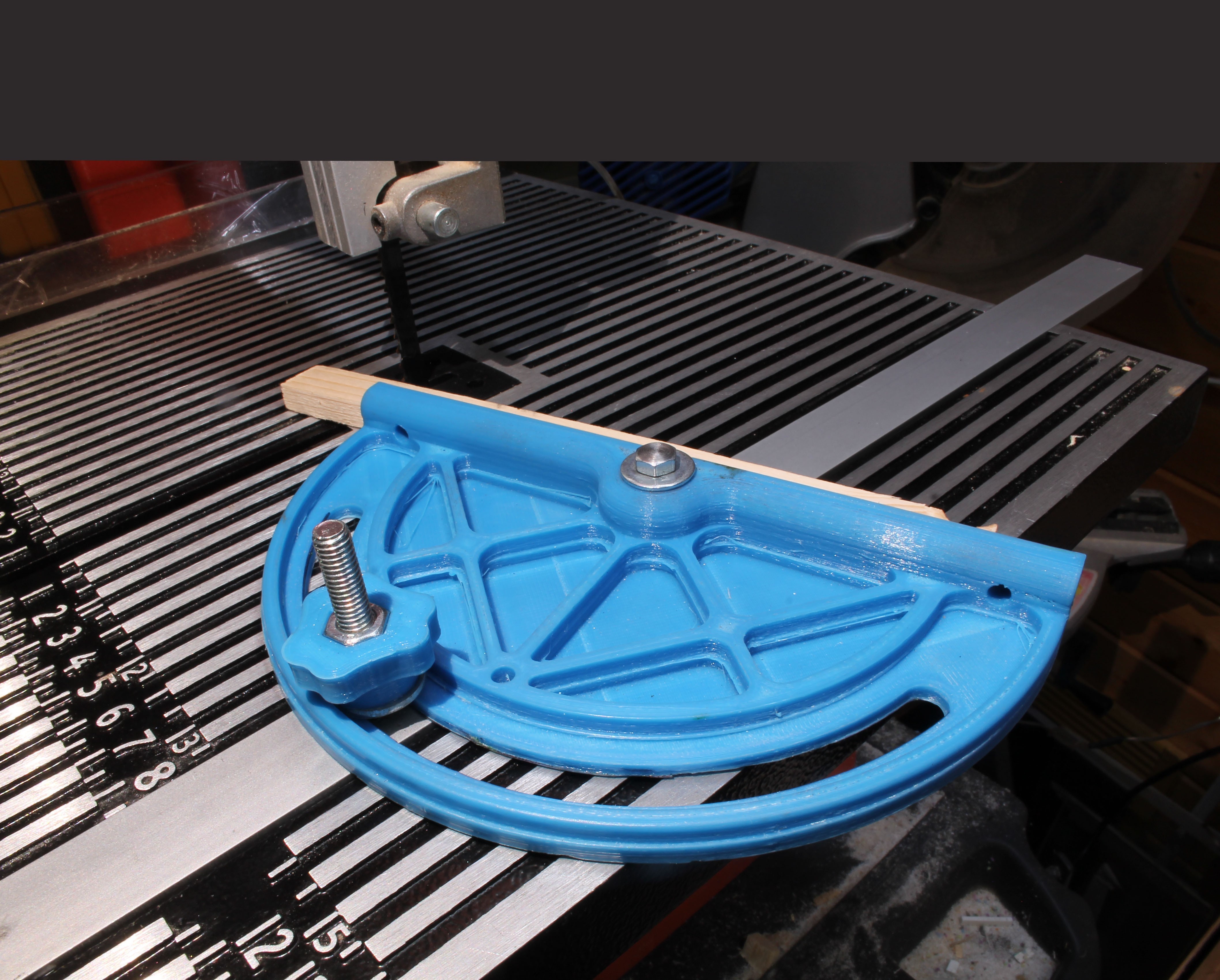 STL file Angular guide for saw (band or oscillating) 🪚 (OBJ)・3D ...