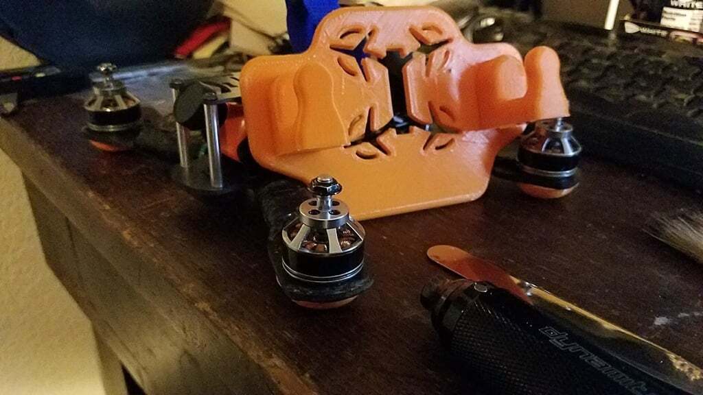 3D print 250 / 210 / 180 FPV Quadcopter Wall Hanger・Cults