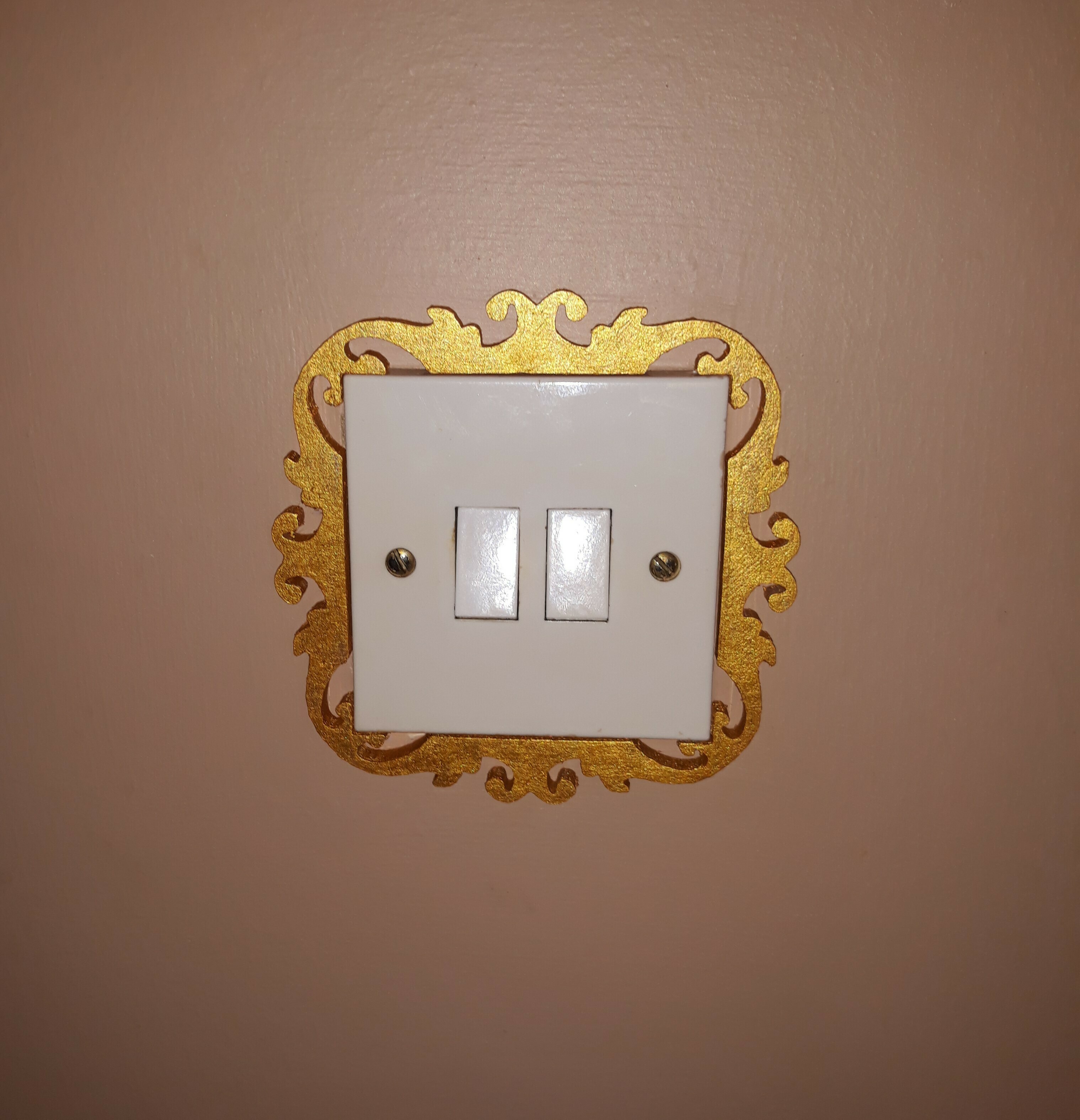 3D file Fancy light switch surround 🏠 ・3D printable model to download・Cults