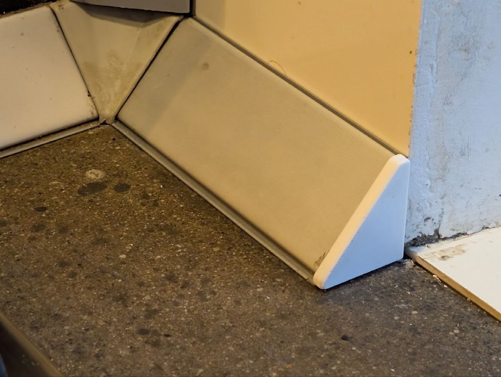 Free 3D file Kitchen skirting board (backsplash trim) Cap H-30 ...
