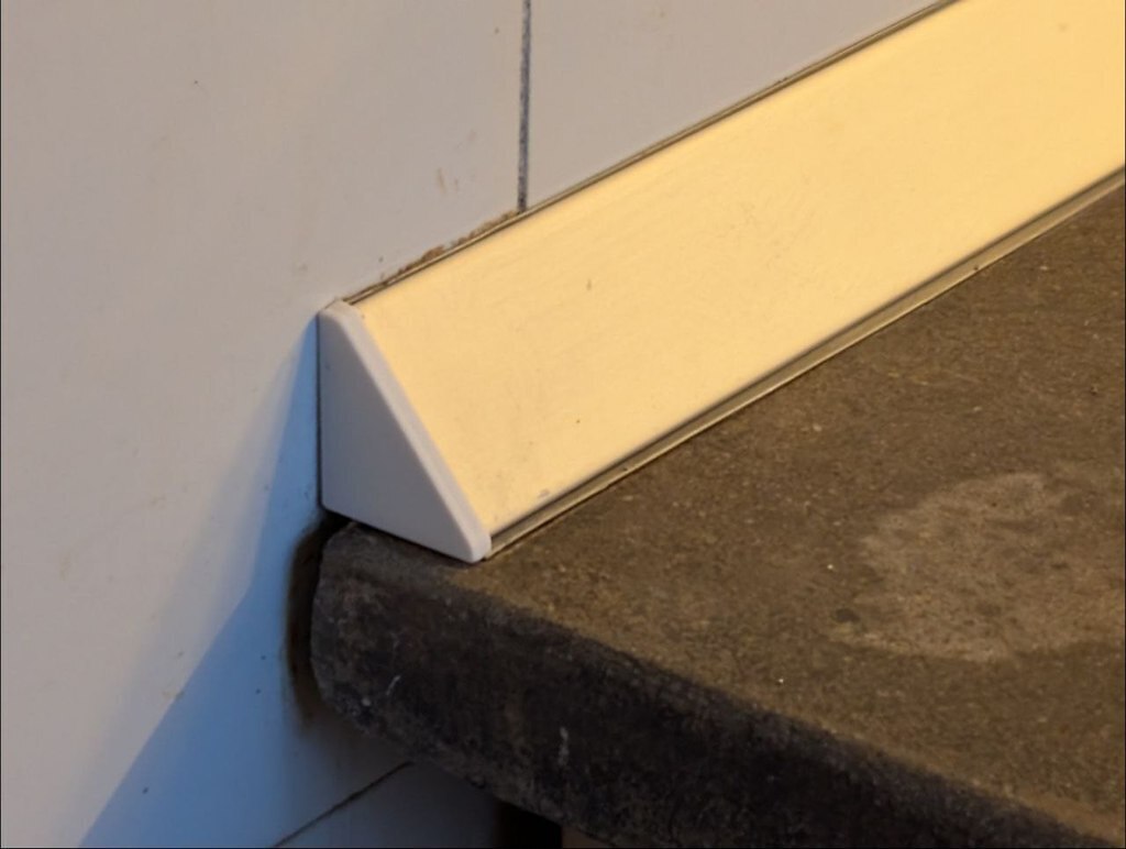 Free 3D file Kitchen skirting board (backsplash trim) Cap H-30 ...
