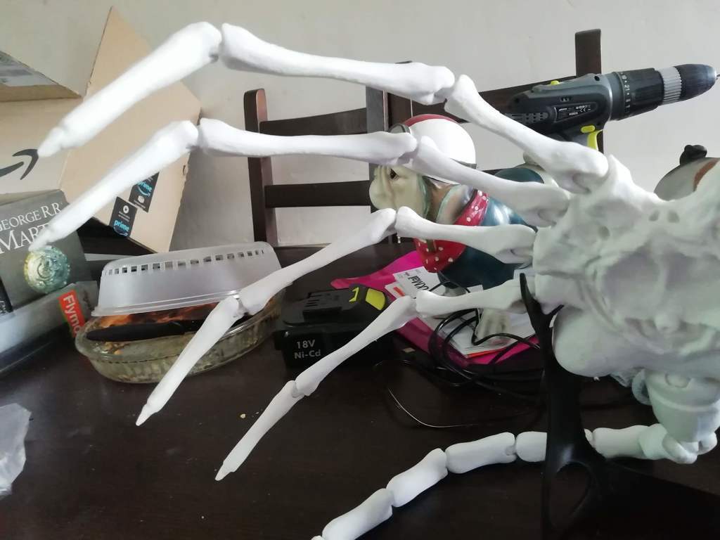 3D printing Agisis Ultimate Alien Face Hugger (40in x 23in - LIFE SIZE ...