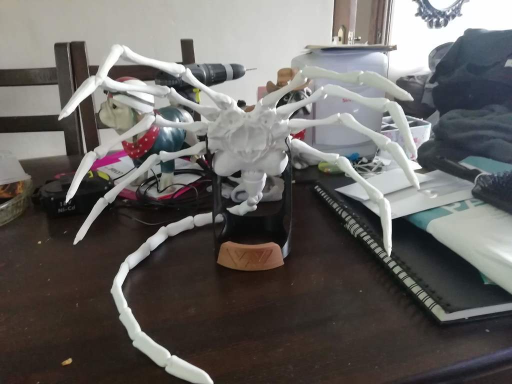 3D printing Agisis Ultimate Alien Face Hugger (40in x 23in - LIFE SIZE ...