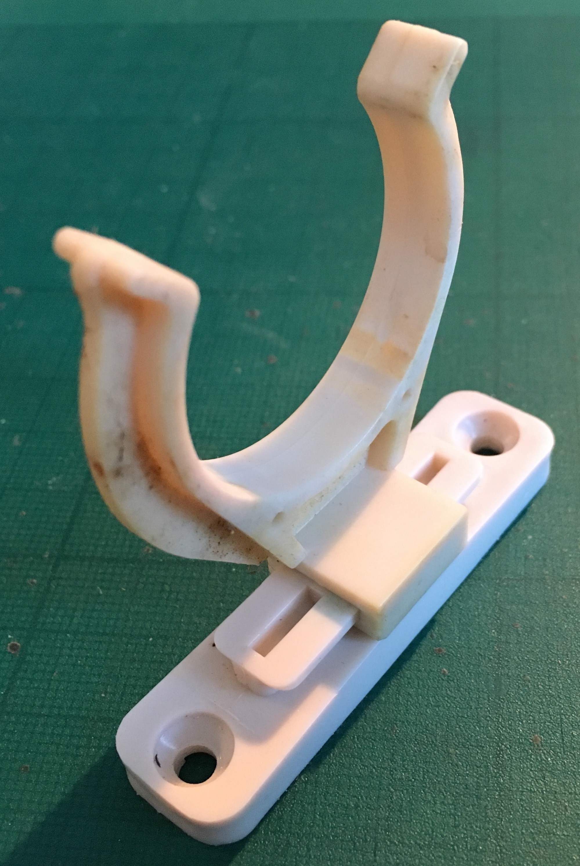 Free STL file Baseboard mounting bracket (tube feet) 🦶 ・3D printing ...