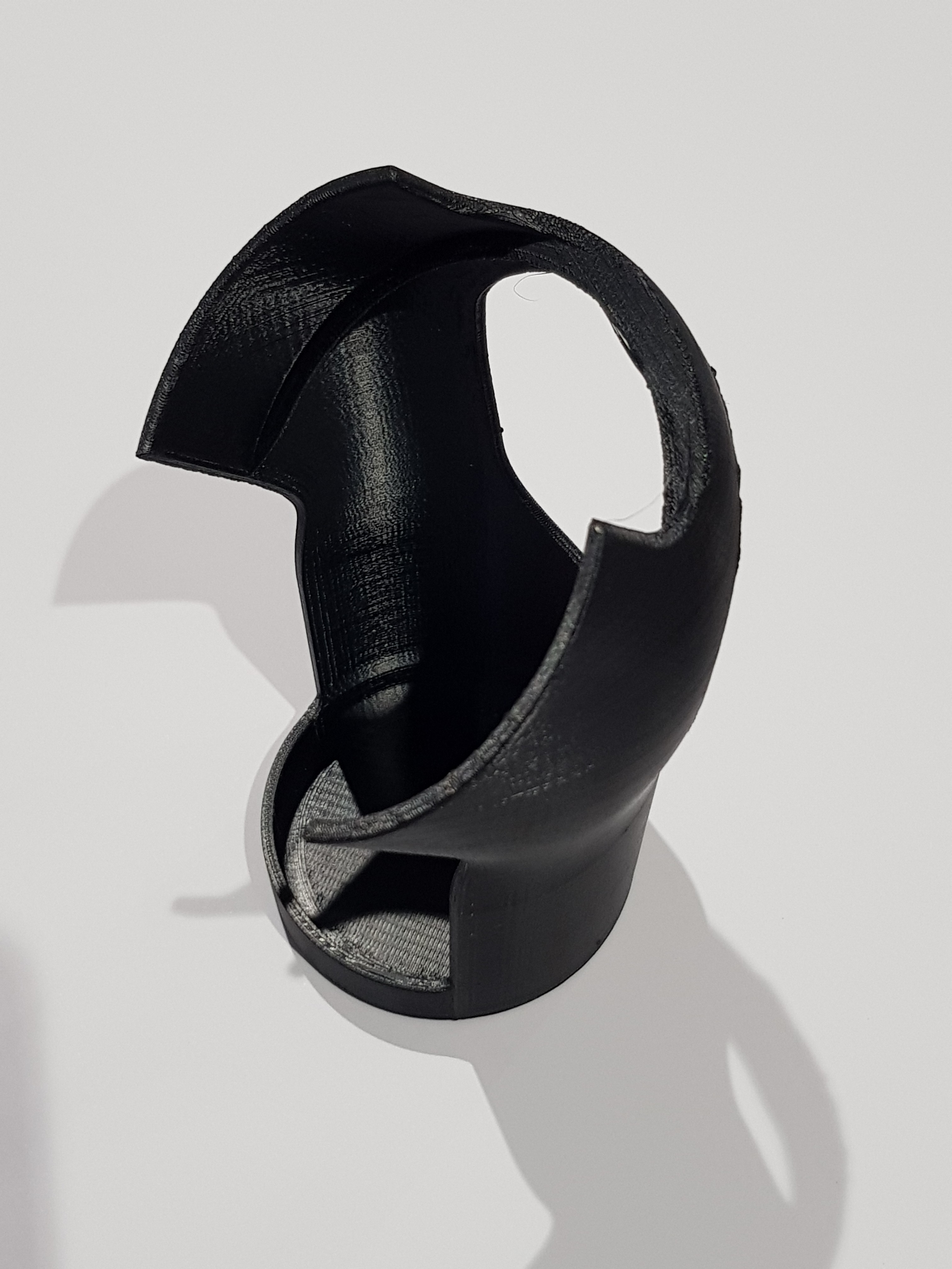 Fichier STL Porte-gobelet pour Echo Dot - Version inclinée 🎵 ・Design à ...