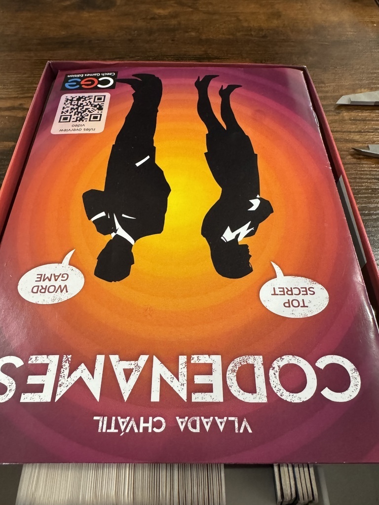 Free 3D file Codenames Game Organizer Box Insert for sleeved cards 📦 ...